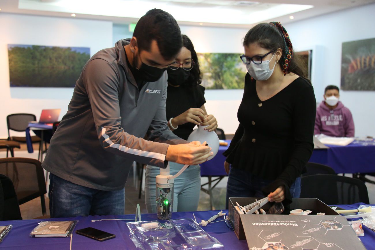 Taller de robótica educativa Festo Bionics 4 Education - Lo Bueno se dice