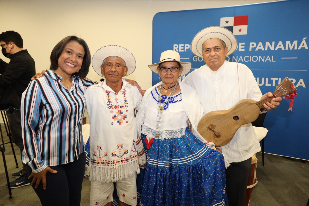 Colonenses ganadores del concurso manuel f. Zárate y Dora f. de zárate ...