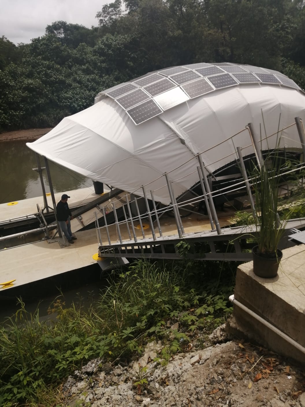 Wanda Díaz arranca a recoger basura flotante en el Río Juan Díaz - Lo ...