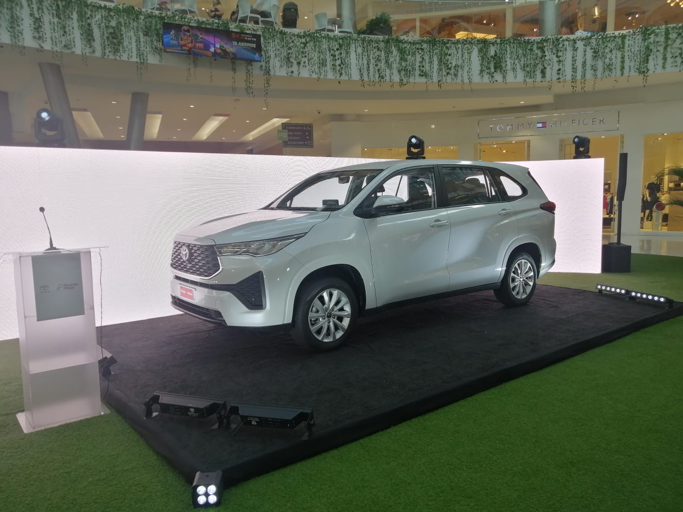 Ricardo Pérez, presenta la nueva generación de Toyota Innova - Lo Bueno ...