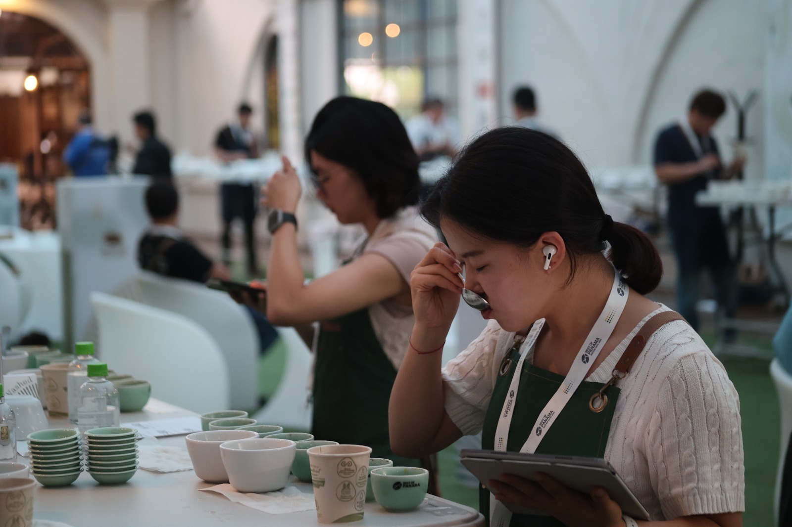 Geisha de Panamá impone nuevo récord mundial - Lo Bueno se dice