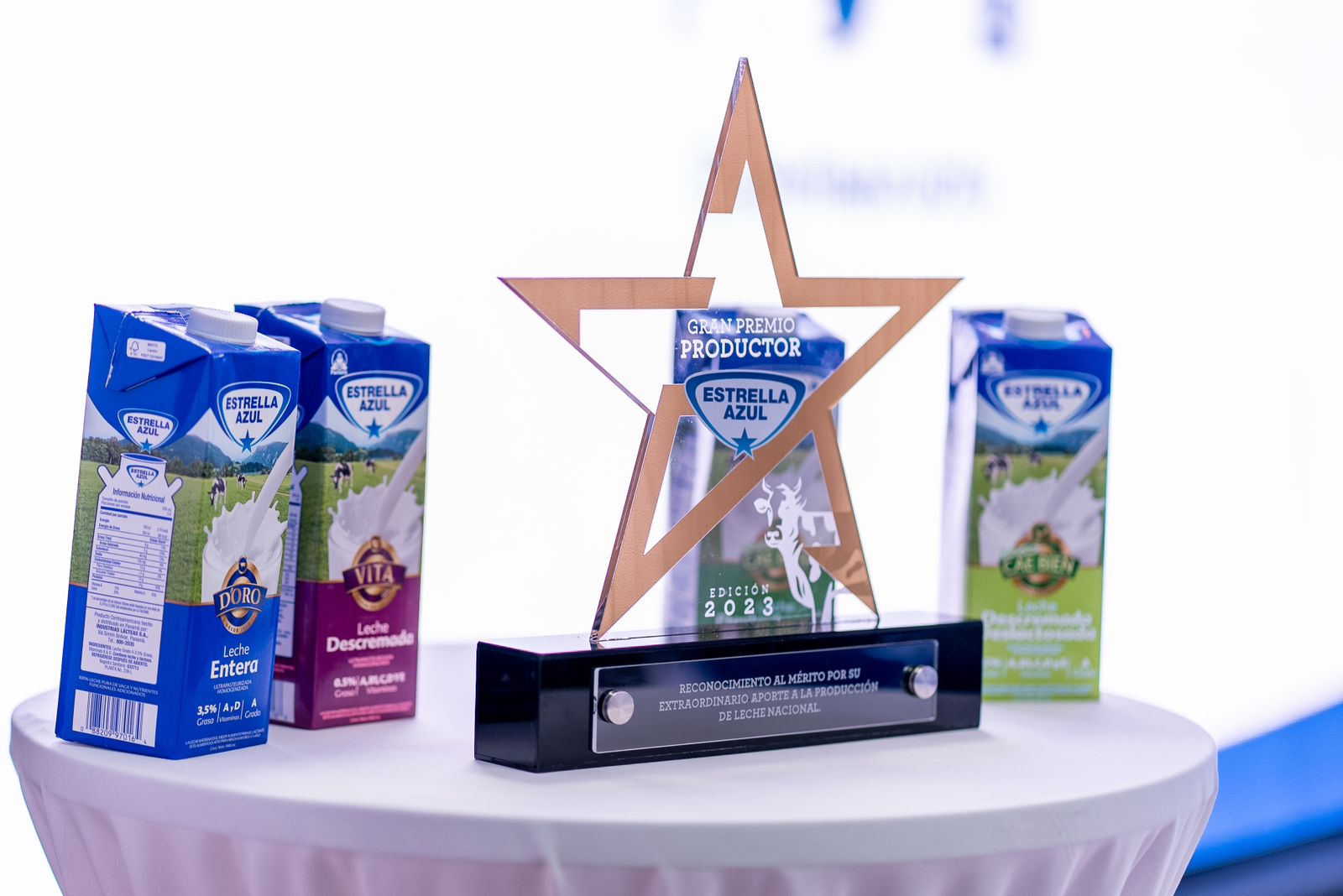 Estrella azul reconoce la técnica de productores de leche en Chiriquí ...